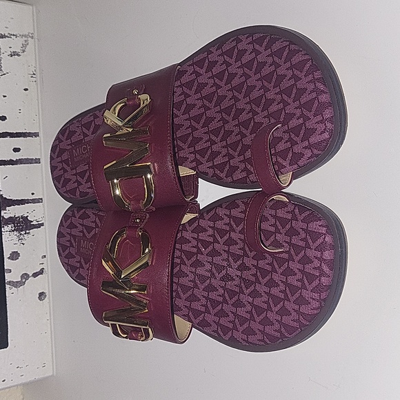 MICHAEL Michael Kors | Shoes | Euc Michael Michael Kors Izzy Flat ...